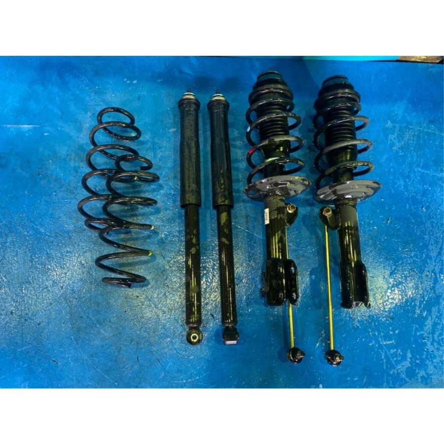 H25年 NHP10 アクア サスペンション1台分セット ストラット 中古品 即決 2197388 211002 TK ヤード北上壁2在庫 ...