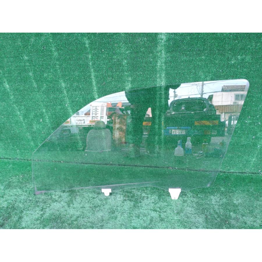 H25年 26 キャラバン(VW2E26) NV350 左フロントドアガラス UVカット 43R-00033 中古品 即決 007368 ...