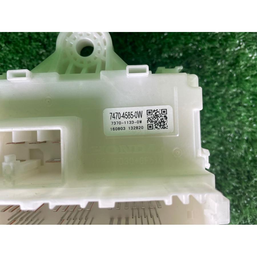H28年 RU1 ヴェゼル 室内用ヒューズボックス 7470-4585-0W 中古品 即決 1209747 250311 TK 車内在庫 : 辻井商店 2号店 - 通販 - Yahoo!ショッピング