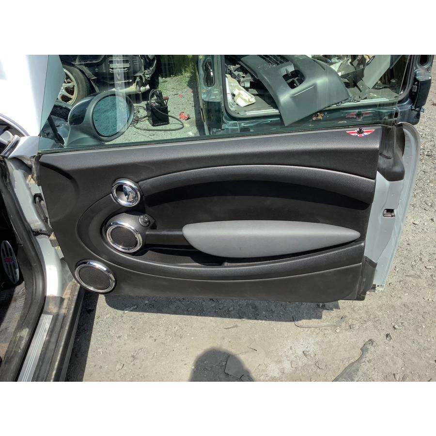H20年 ABA-ML16 R55 BMW ミニクーパー クラブマン 右フロントドア用内張 ドアミラースイッチ付 中古品 即決 95429 ...