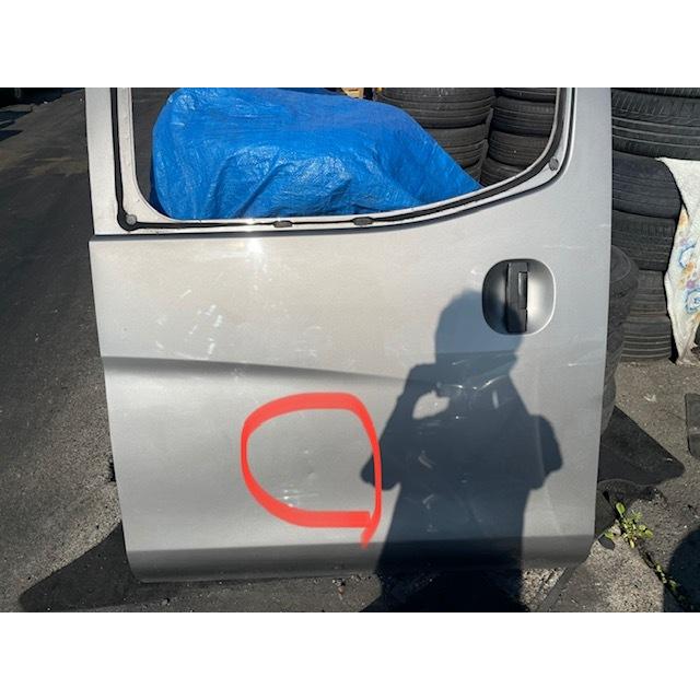 H27年 26 キャラバン(VR2E26) NV350 右スライドドア ヒンジ付 カラー:K51 中古品 即決 027571 220623 グラウンド : 辻井商店 2号店 - 通販 ...