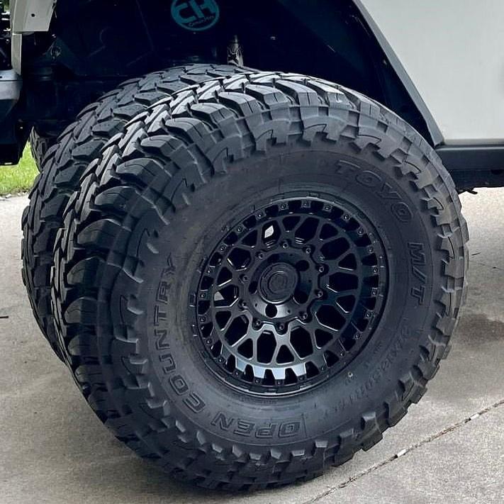 TIS OFFROAD 555SB サテンブラック 18インチアルミホイール 18x9 6H139.7 +20 150プラド/GUN125 ...