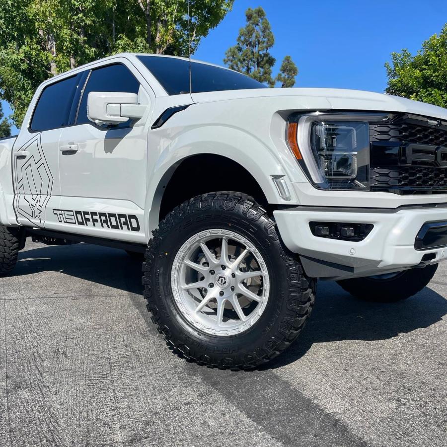 TIS OFFROAD 563BS シルバー/ブラッシュドマシンドフェイス 20インチアルミホイール 20x10 6H 135 ±0 FORD ...