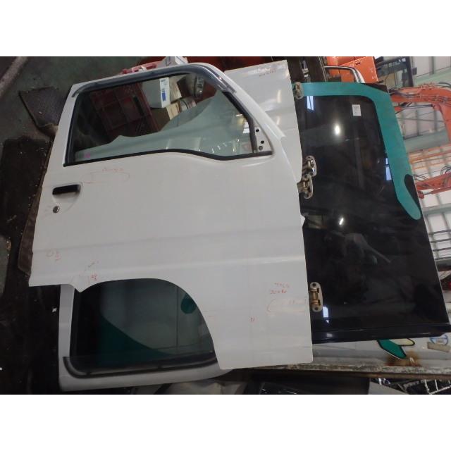サンバー V-KS4 フロントドア右 RH JA三方開 4WD EN07 054 61230TA001 195833 : used-part-factory - 通販 - Yahoo!ショッピング