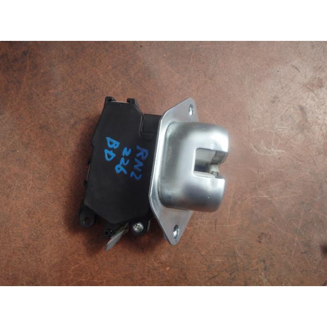 ステラ DBA-RN2 トランク・バックドアロックソレノイド カスタムR 4WD EN07D 41A 207974 : used-part-factory - 通販 - Yahoo!ショッピング