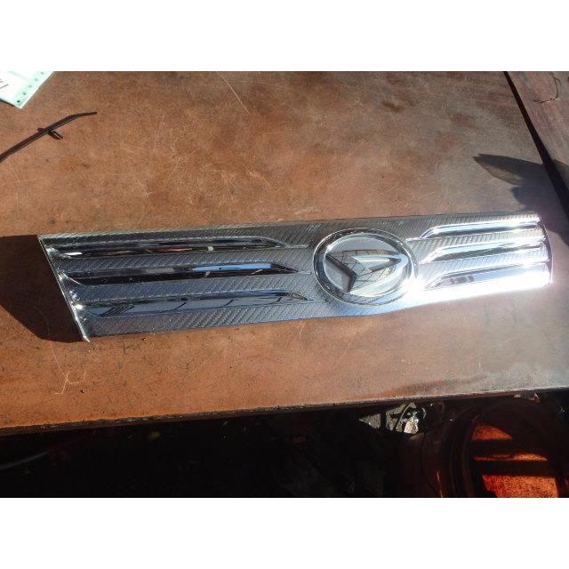 タント DBA-L375S ラジエータグリル カスタムX KF-VE G52 53105-B2090 カスタム後期/フードパネル用/メッキ ...