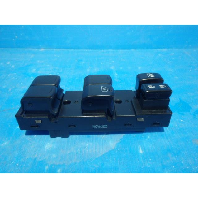 ノート DBA-E12 パワーウインドウスイッチ メダリスト HR12DDR 229719 : used-part-factory - 通販 - Yahoo!ショッピング