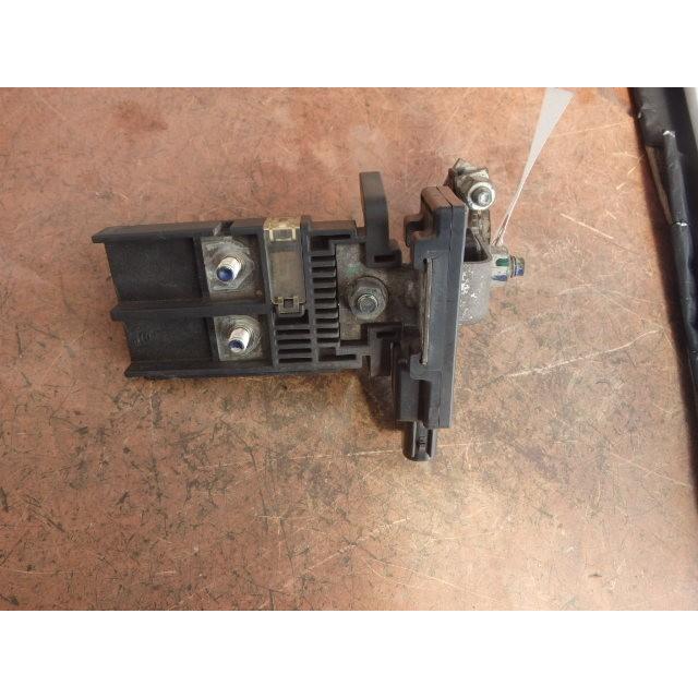 プレマシー DBA-CREW ヒューズボックス LF-VD 38P バッテリープラス端子 230658 : used-part-factory - 通販 - Yahoo!ショッピング