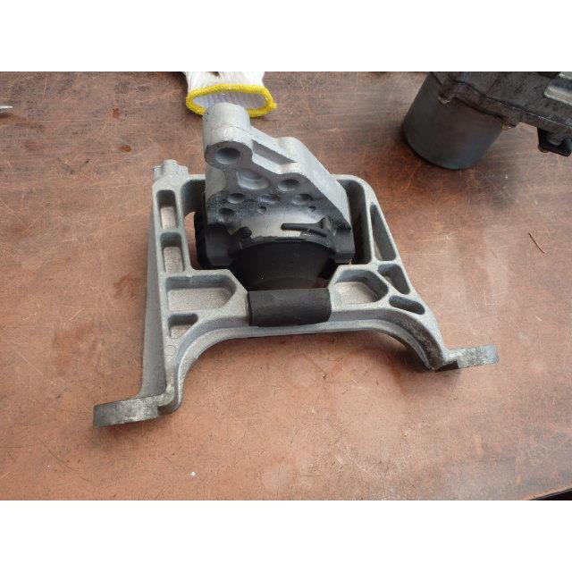 アクセラ DBA-BK5P その他 E/G部品 15F ZY-VE A4D 白 エンジンマウント右側 178602 : used-part-factory - 通販 - Yahoo!ショッピング