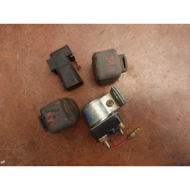 ジムニー V-JA11V その他 電装部品 660 C F6A-ET 26U 白 エンジンルーム内リレー4個セット/画像分 188481 ...