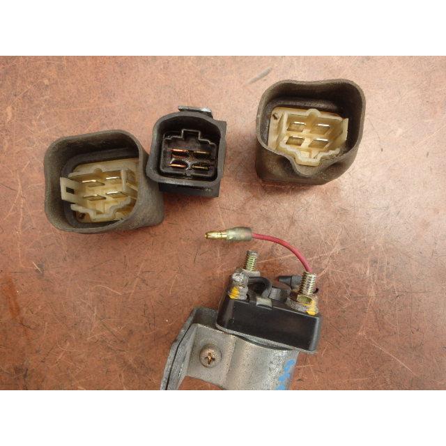 ジムニー V-JA11V その他 電装部品 660 C F6A-ET 26U 白 エンジンルーム内リレー4個セット/画像分 188481 ...