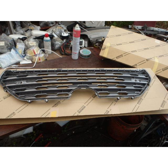 RAV4 RAV−4 6AA-AXAH54 その他 外装部品 A25A-FXS 53112-42221 バンパー内インナーグリル/センサー穴 ...