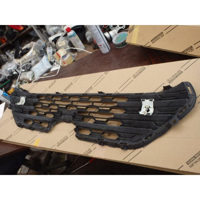 RAV4 RAV−4 6AA-AXAH54 その他 外装部品 A25A-FXS 53112-42221 バンパー内インナーグリル/センサー穴 ...