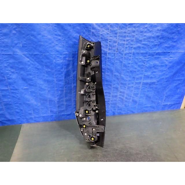 S342 ヴォクシー 80 後期 右テール 28-243 ZRR80G ZWR80G ZRR80W ZWR80W 美品 : V TRUST - 通販 - Yahoo!ショッピング