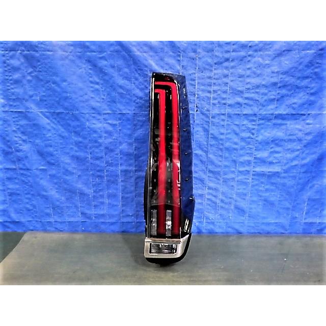 S691 ノア エスクァイア ZRR80G ZWR80G 後期 右テール 28-242 ZRR80W ZWR80W 美品 : V TRUST - 通販 - Yahoo!ショッピング