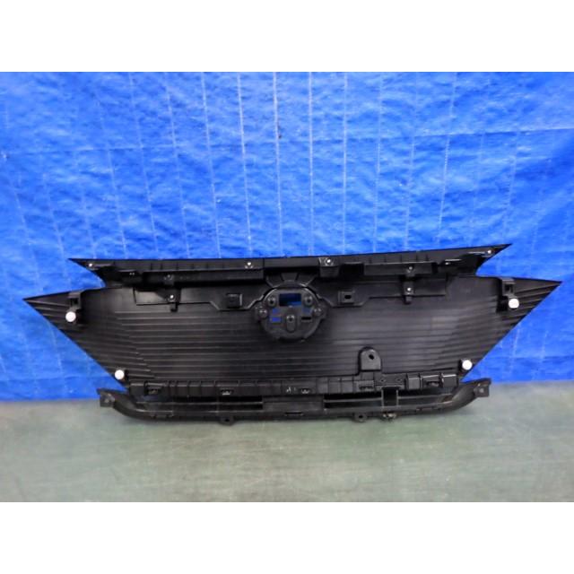 L277 サクラ B6AW グリル 62310 7PB0A 62330-7PA0A : V TRUST - 通販 - Yahoo!ショッピング