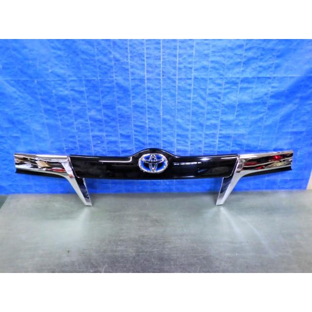 L289 エスクァイア ハイブリッド 80 後期 リアガーニッシュ 76811-28370 76802-28100 76801-28630/ ...