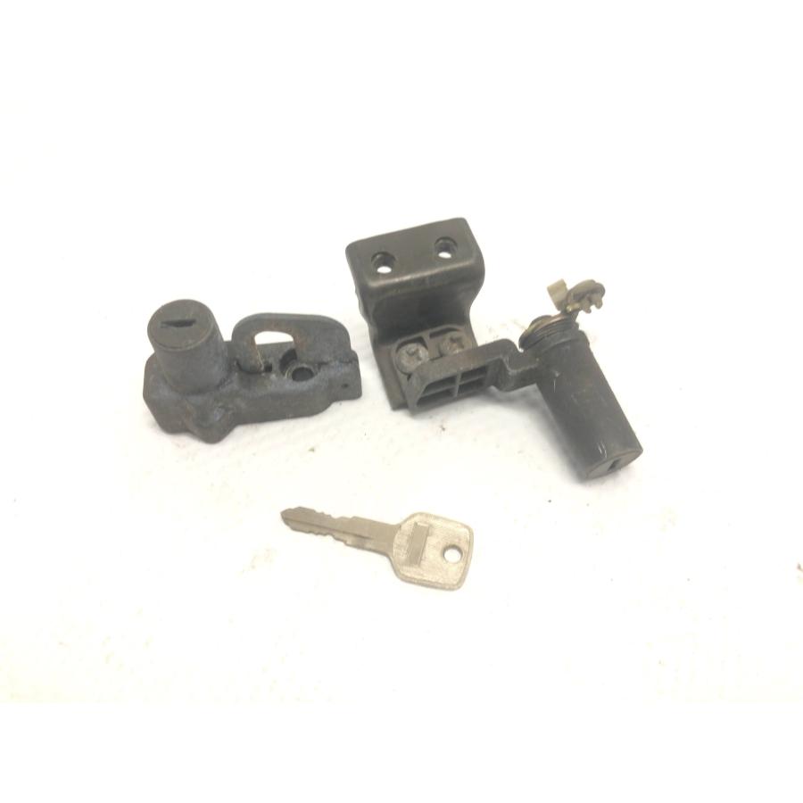 421【レターパック】★シートロック メットホルダー キー 鍵 ゼファー400 ZR400C 動画有★カワサキ C5 : VALLEYS PARTS - 通販 - Yahoo!ショッピング