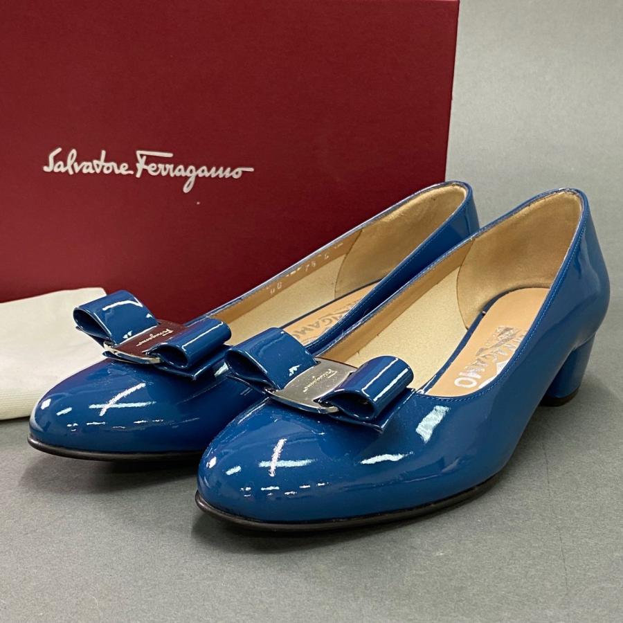 6a9 《美品》 Salvatore Ferragamo サルヴァトーレ フェラガモ VARA 1 ヴァラリボン エナメルパンプス ブルー パテントレザー イタリア製 シューズ 箱付き ...