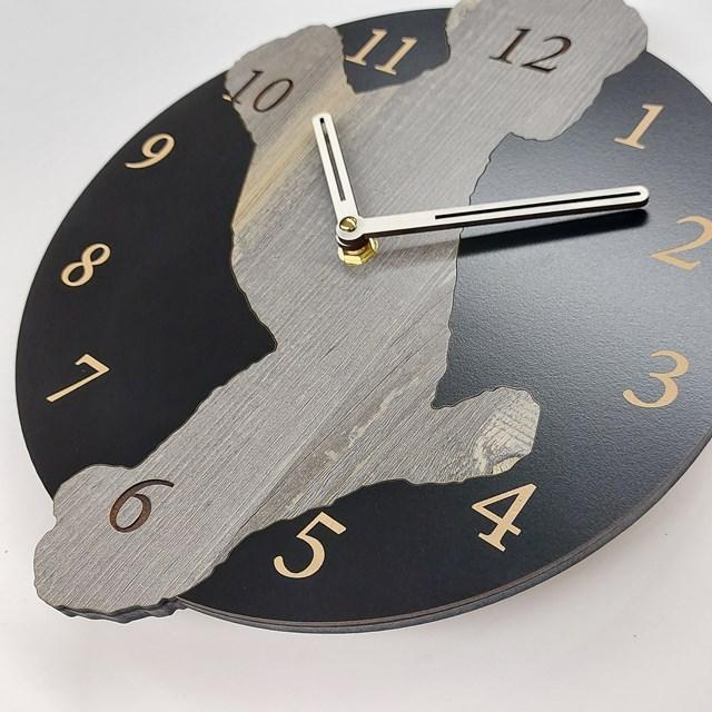 はみだし立ちワンちゃん壁掛け時計 トイプードル シルバー グレー 静音壁掛け時計 おしゃれ 職人が作る日本製 プレゼント 贈り物 : VANIVOヤフー店 - 通販 - Yahoo!ショッピング