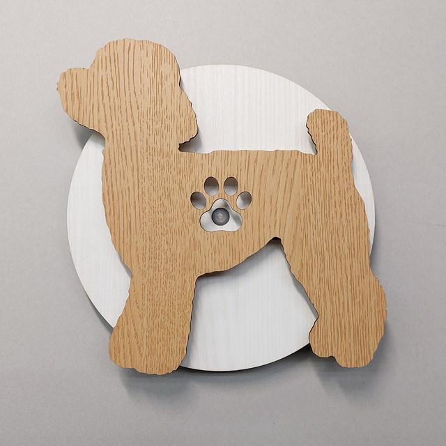 【人感センサー・ウォールライト】名入れ・文字入れ はみ出しワンちゃん トイプードル ベージュ おしゃれ 職人が作る日本製 プレゼント 贈り物 : VANIVOヤフー店 - 通販 - Yahoo ...