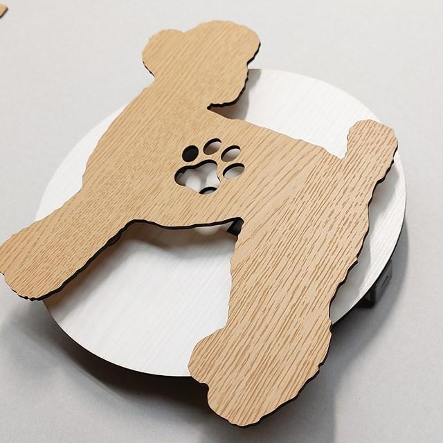 【人感センサー・ウォールライト】名入れ・文字入れ はみ出しワンちゃん トイプードル ベージュ おしゃれ 職人が作る日本製 プレゼント 贈り物 : VANIVOヤフー店 - 通販 - Yahoo ...