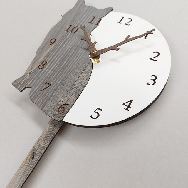 【名入れ】【尻尾の長さ変更可】はみだしねこ振り子壁掛け時計 猫6 グレー おしゃれ 職人が作る日本製 : VANIVOヤフー店 - 通販 - Yahoo!ショッピング