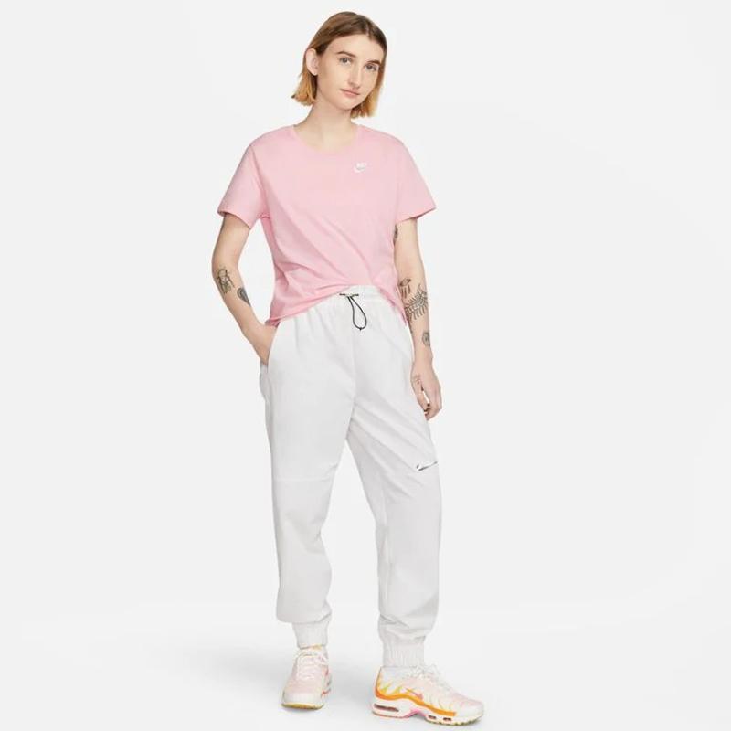 NIKE（ナイキ） 半袖 Tシャツ レディース クラブ エッセンシャル スポーツウェア ピンク ワンポイント シンプル 女性 トップス ...