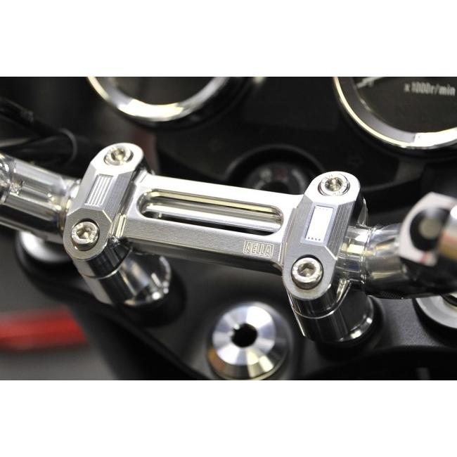 AELLA アエラ ハンドルアッパーブラケット カラー：ホワイト(アルマイト) Z900RS Z900RS Cafe KAWASAKI カワサキ KAWASAKI カワサキ :24648174 ...