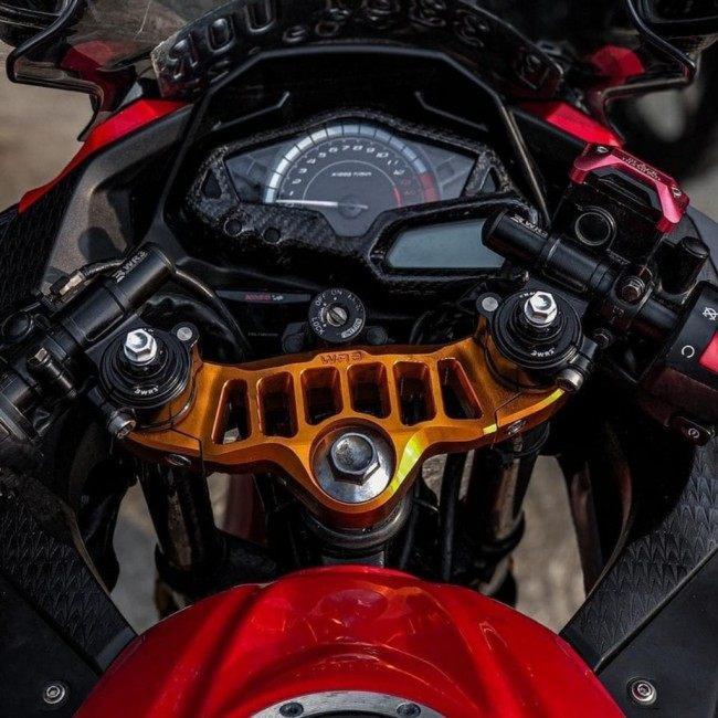 WR3 WR3:ダブルアールスリー トップブリッジ カラー：レッド Ninja250FI ニンジャ250 ニンジャ250R :24733651 ...