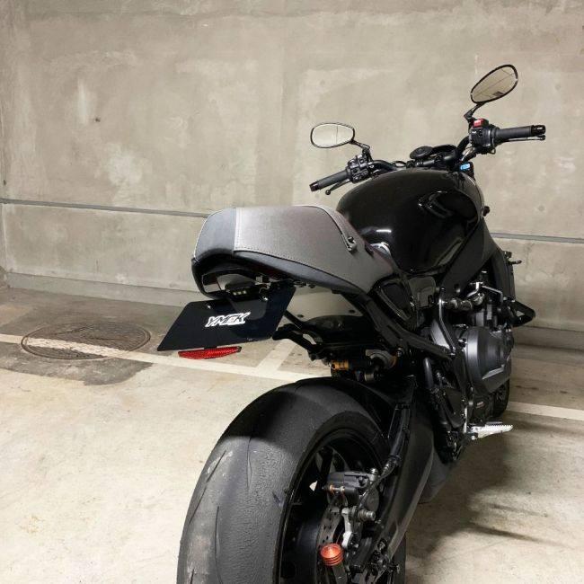 YMCK ヤマック CNCライセンスプレートホルダーV2 タイプ：ステンレスボルト仕様・純正ウィンカー対応 XSR900 YAMAHA ヤマハ ナンバープレートホルダー : 25864231 ...