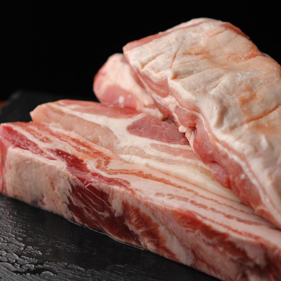 豚バラ肉ブロック（小さめカット済 300g〜500gブロックx 2〜3本） 900g〜1500g/パック Pork belly small blocks : ホールミート - 通販 ...