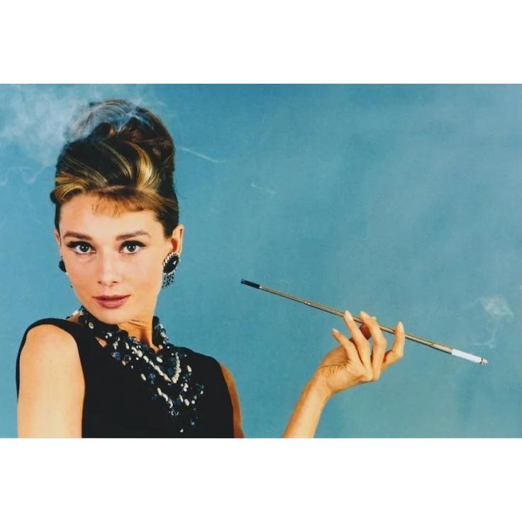 (ほぼA4サイズ) ティファニーで朝食を 画質粗め オードリーヘップバーン Audrey Hepburn 写真 約20.3x30.5cm k0293r. : movie-images - 通販 ...