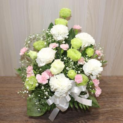 ふるさと納税 ふじみ野市 白とグリーンのお花で上品な雰囲気のお供えアレンジ :1398686:さとふる - 通販 - Yahoo!ショッピング