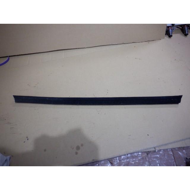 ベンツ 560SEL W126 左ハンドル 純正 右 フロント ドア レインモール 42430/A3 : ヤマサキパーツ3号店 - 通販 ...