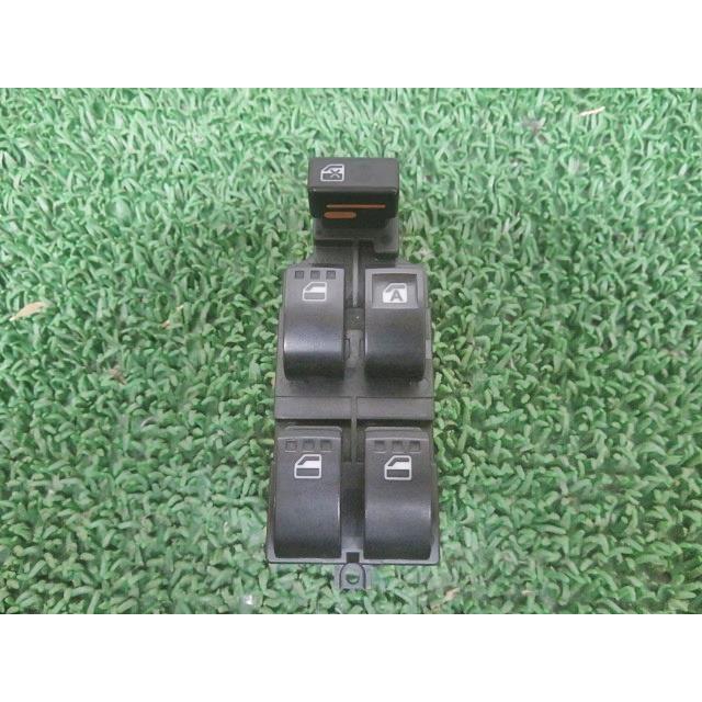 パッソ [中古] H20/5 DBA-KGC15 パワーウインドウスイッチ 84820-B1010 370048 /SOK250208 ...