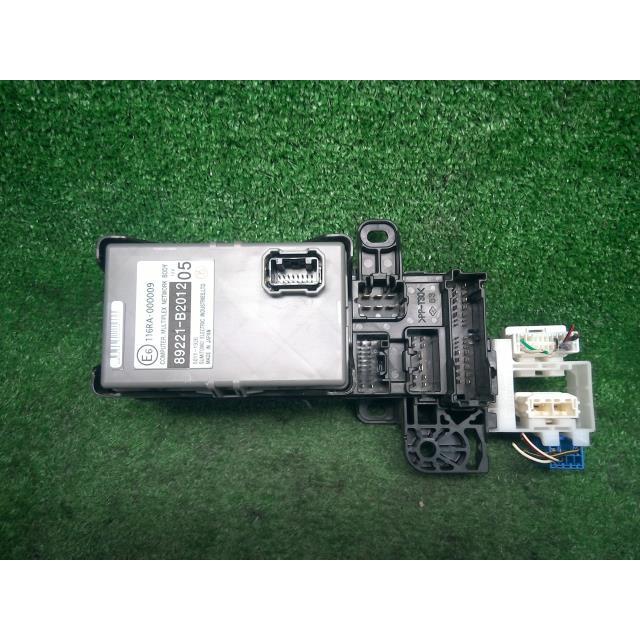 ミラ（ダイハツ） ミラ DBA-L275S ヒューズ ボックス 89221-B2012 室内用 yatsu : ヤツヅカショッピングストア - 通販 - Yahoo!ショッピング