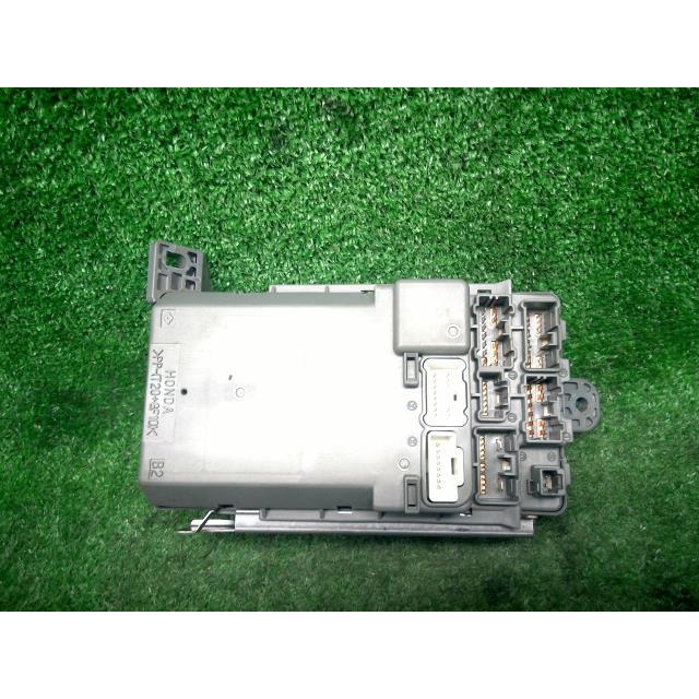 ステップワゴン LA-RF3 ヒューズ ボックス 室内用 yatsu : ヤツヅカショッピングストア - 通販 - Yahoo!ショッピング