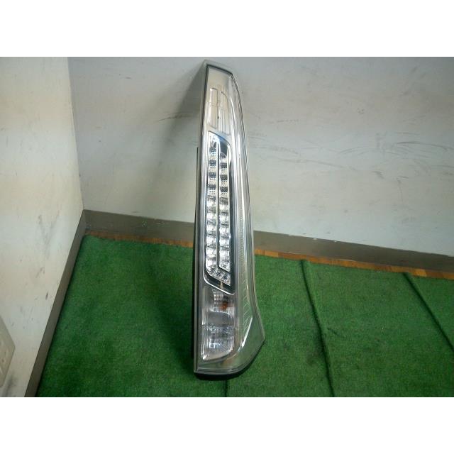 セレナ DAA-HFC26 右 テール ランプ ライト レンズ KH3 220-23438 yatsu : ヤツヅカショッピングストア - 通販 - Yahoo!ショッピング