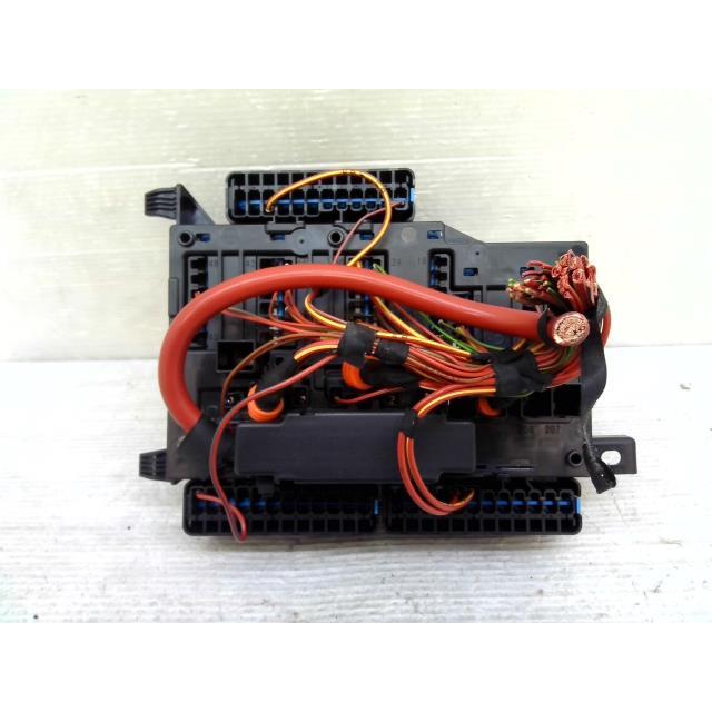 BMW 2シリーズ LDA-2C20 ヒューズ ボックス 300 室内用 yatsu : ヤツヅカショッピングストア - 通販 - Yahoo!ショッピング