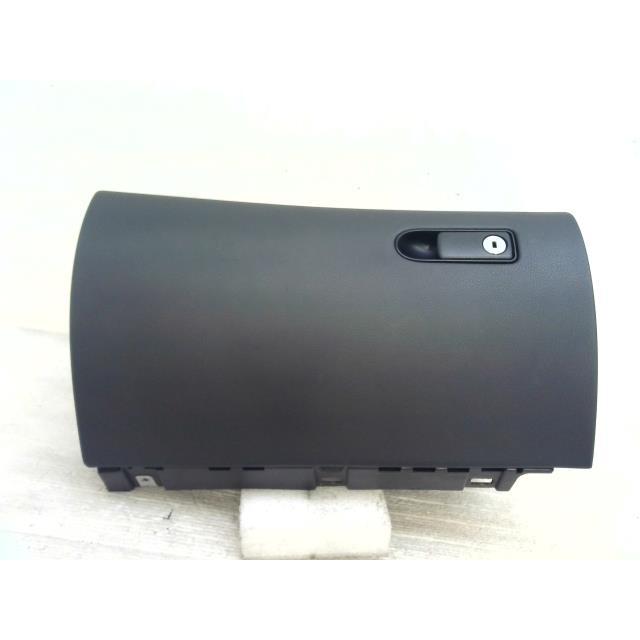 ベンツ Cクラス RBA-205242 グローブ ボックス 149 yatsu : ヤツヅカショッピングストア - 通販 - Yahoo!ショッピング