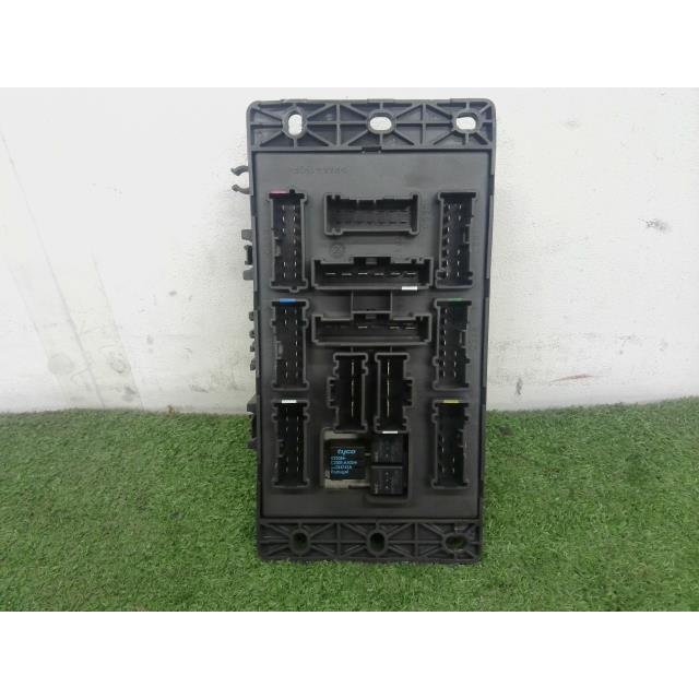 BMW ミニ GH-RA16 ヒューズ ボックス 900 室内 yatsu : ヤツヅカショッピングストア - 通販 - Yahoo!ショッピング