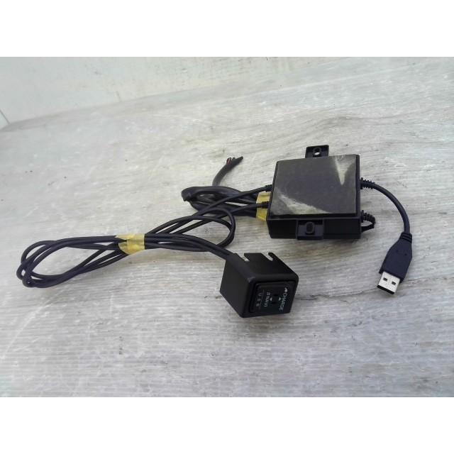 ミラ（ダイハツ） ミラトコット 5BA-LA550S 「USBアダプター」 T34 08541-K9048 yatsu : ヤツヅカショッピングストア - 通販 - Yahoo!ショッピング