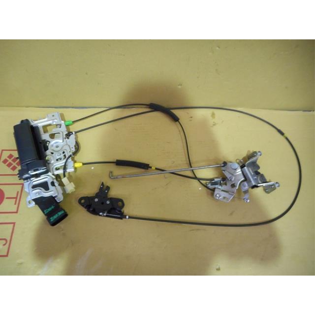 ヴォクシー DBA-ZRR70G 右リアドアロックソレノイド 3ZR-FE 202 69370-28110/69050-28050 69630 ...