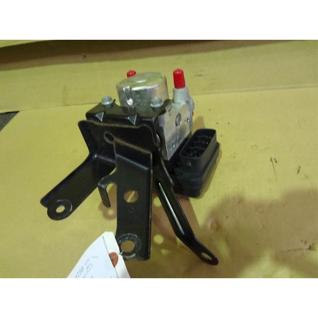 ラクティス DBA-NCP100 ABSアクチュエーター 1NZ-FE 1G2 44510-52540 44050-52600 13750 : ヨシダオートパーツヤフー店 - 通販 ...