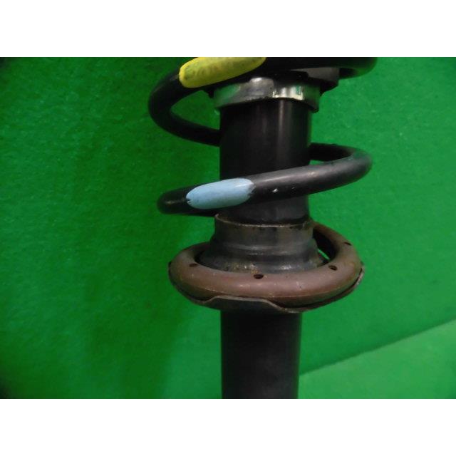 パッソ DBA-KGC30 左フロントストラット T25 48510-B1010 : YRCヤフーショップ - 通販 - Yahoo!ショッピング