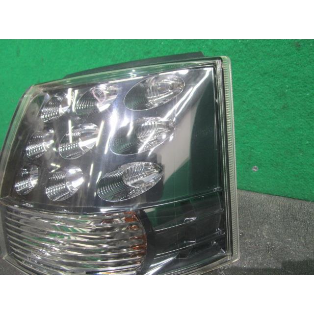 アウトランダー DBA-CW5W 右テールランプ A86 8330A380 :000050504115500:YRCヤフーショップ - 通販 ...