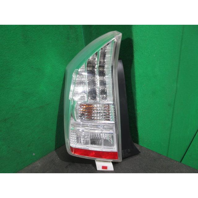 プリウス DAA-ZVW30 左テールランプ 8T5 81560-47122 : YRCヤフーショップ - 通販 - Yahoo!ショッピング