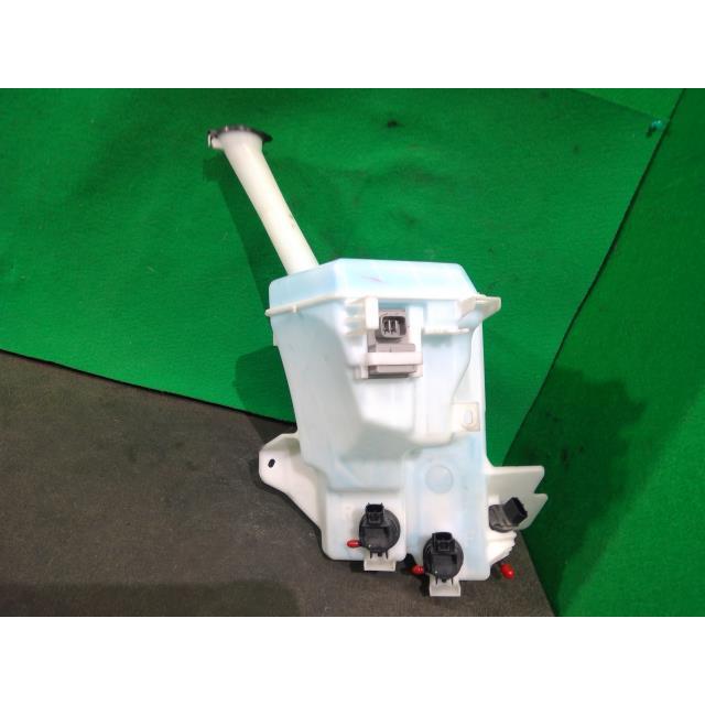 アクア DAA-NHP10 ウォッシャータンク 4V7 85355-52010 : YRCヤフーショップ - 通販 - Yahoo!ショッピング