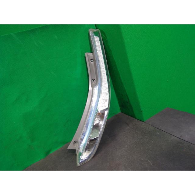 リーフ ZAA-AZE0 右テールランプ KH3 26550-3NK1A : YRCヤフーショップ - 通販 - Yahoo!ショッピング